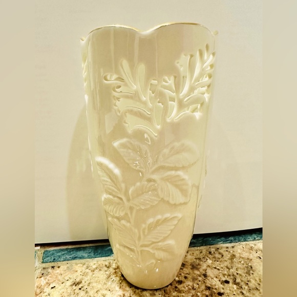 Lenox | Accents | Lenox 7 Porcelain Vase With Leaf Design Cutouts ...